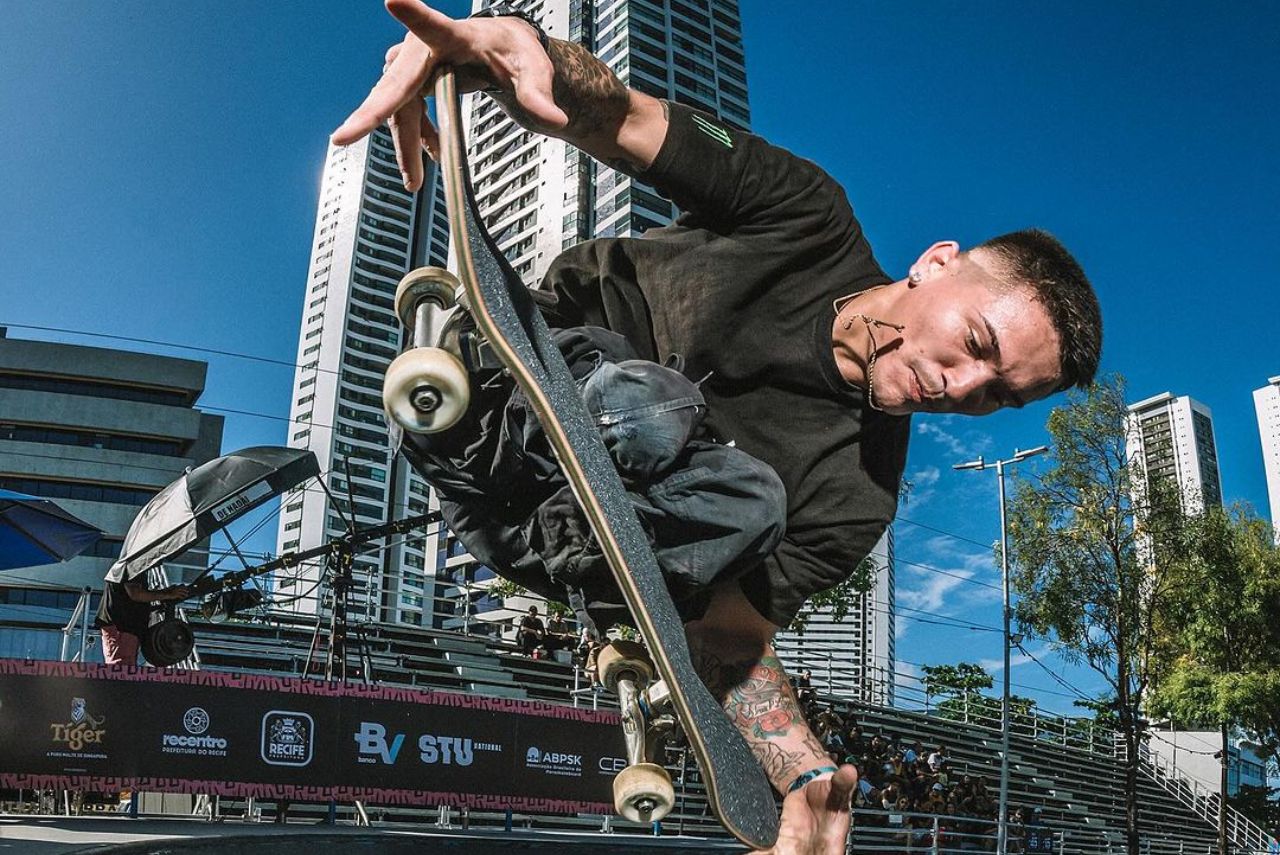 Felipe Nunes comemora título após fazer história no skate